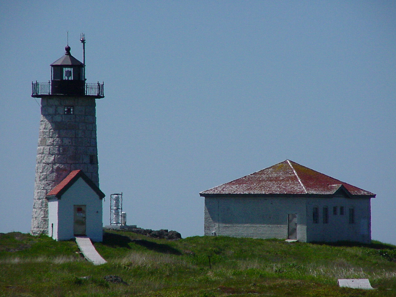 Libby Island lighthouse and generator building | FWS.gov